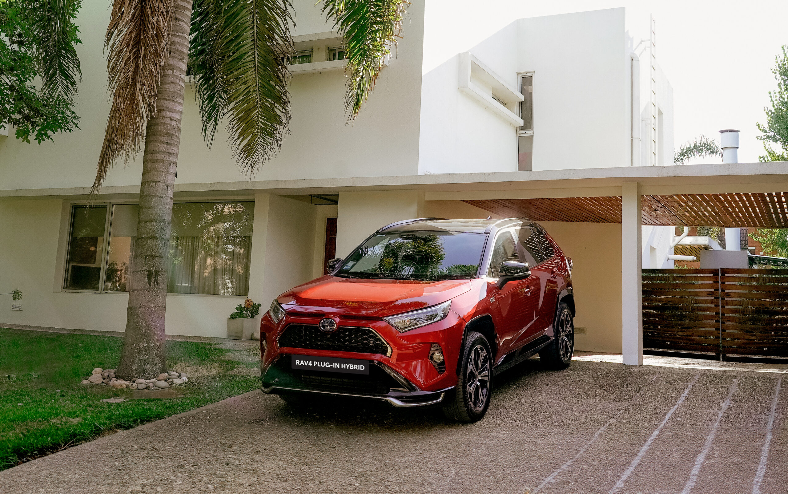 Toyota introduce la tencnología híbrida enchufable con el RAV4 PHEV | Cars