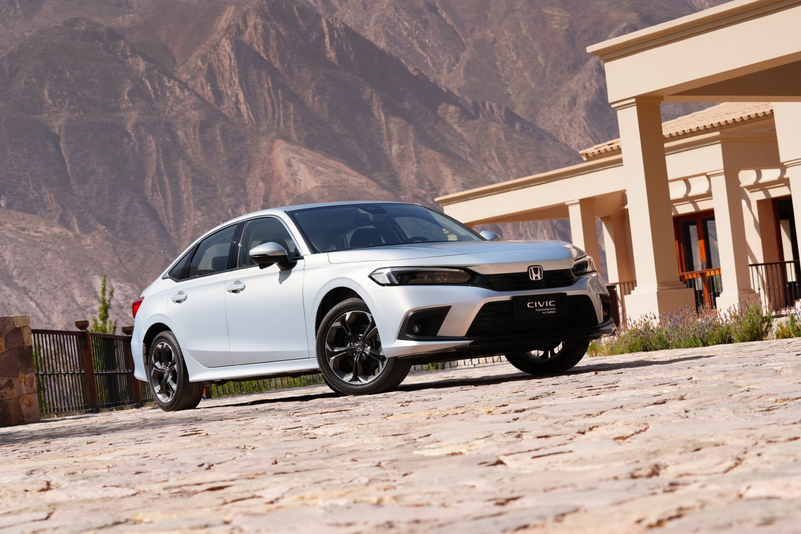 Honda le puso precio al Civic Híbrido, el segundo de la marca con esa ...